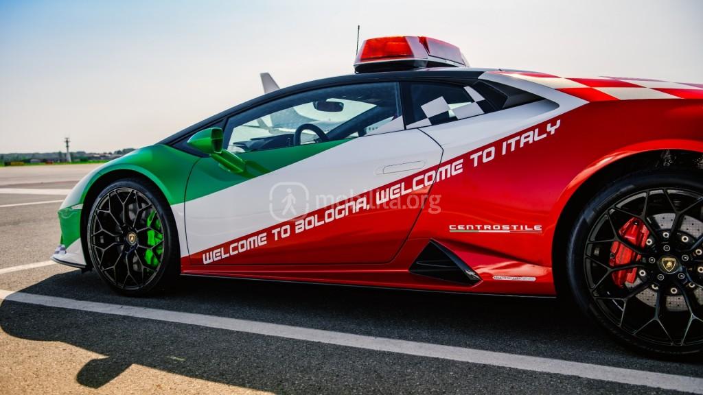 AEROPORTO BOLOGNA | La Lamborghini Huracán EVO è la nuova follow-me car ...
